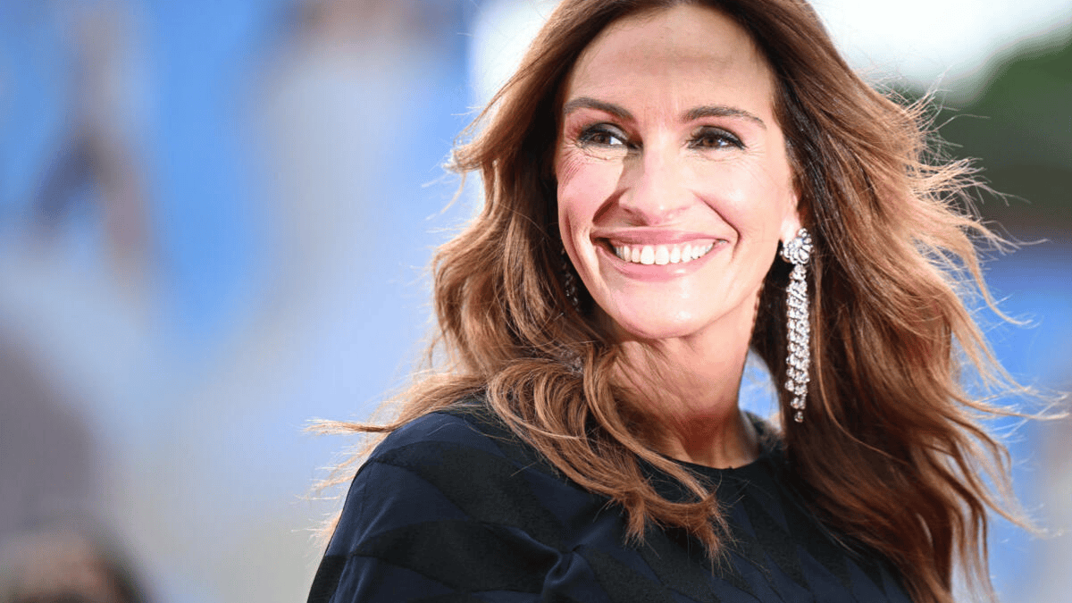 Hollywood Milestone: Julia Roberts Shares Emotional Sobbing Goodbye as ...