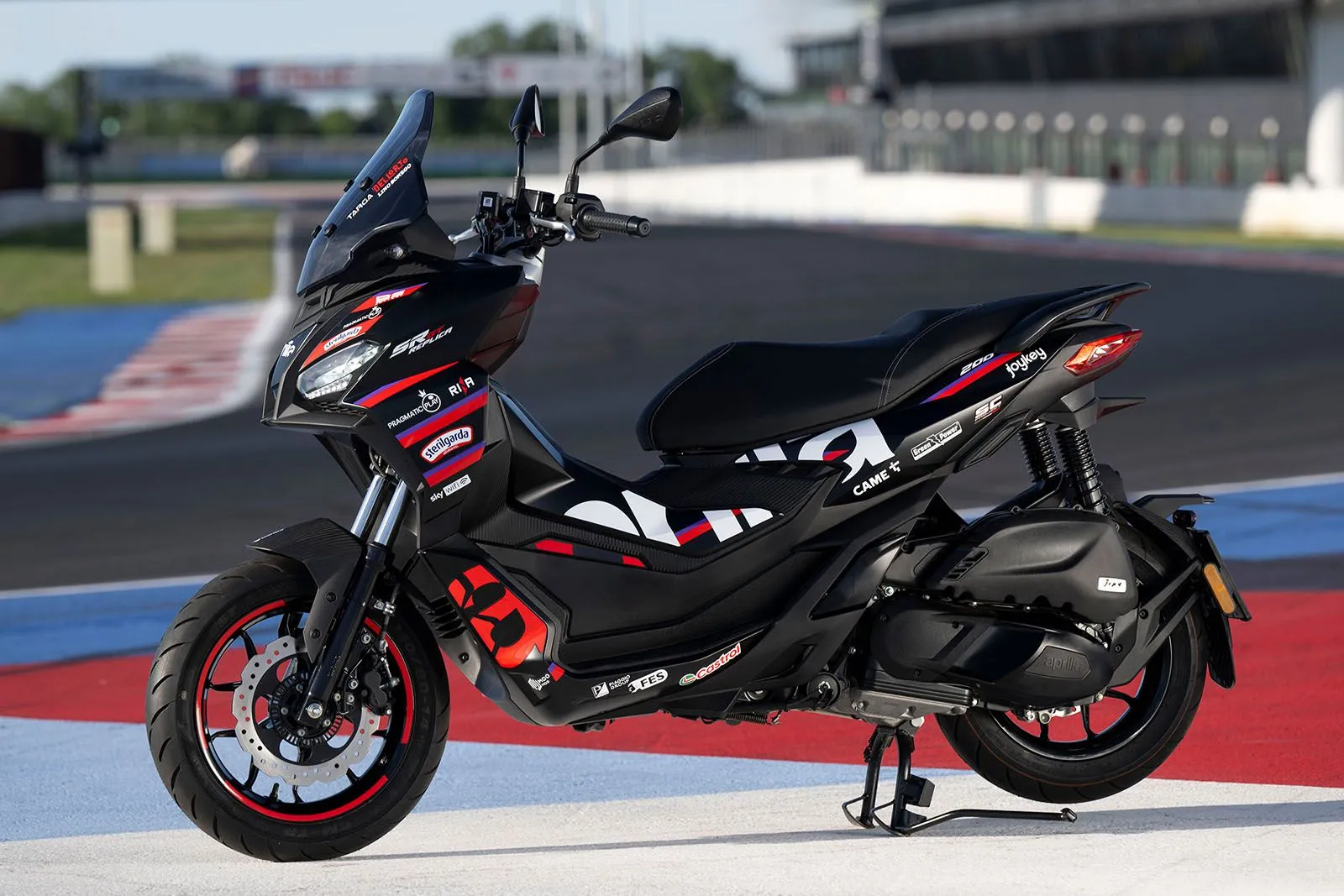 Το Aprilia SR GT "ντύθηκε" στα χρώματα της RS-GP του MotoGP -Δείτε την ...