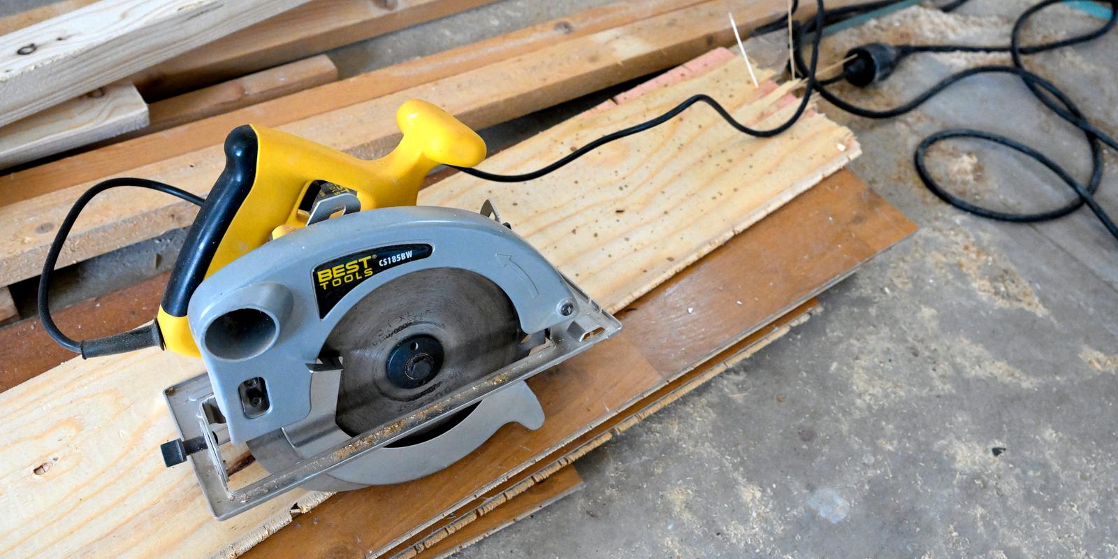 Skrotat rot-avdrag och lägre statlig skatt föreslås