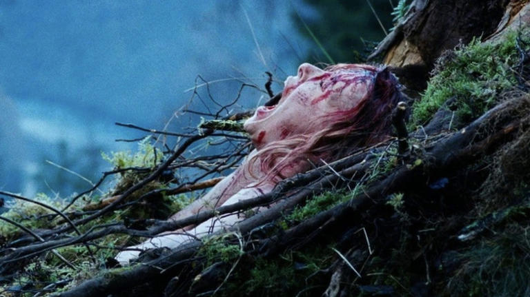 The Descent's Director Disowned The Horror Movie's Alternate Ending ...