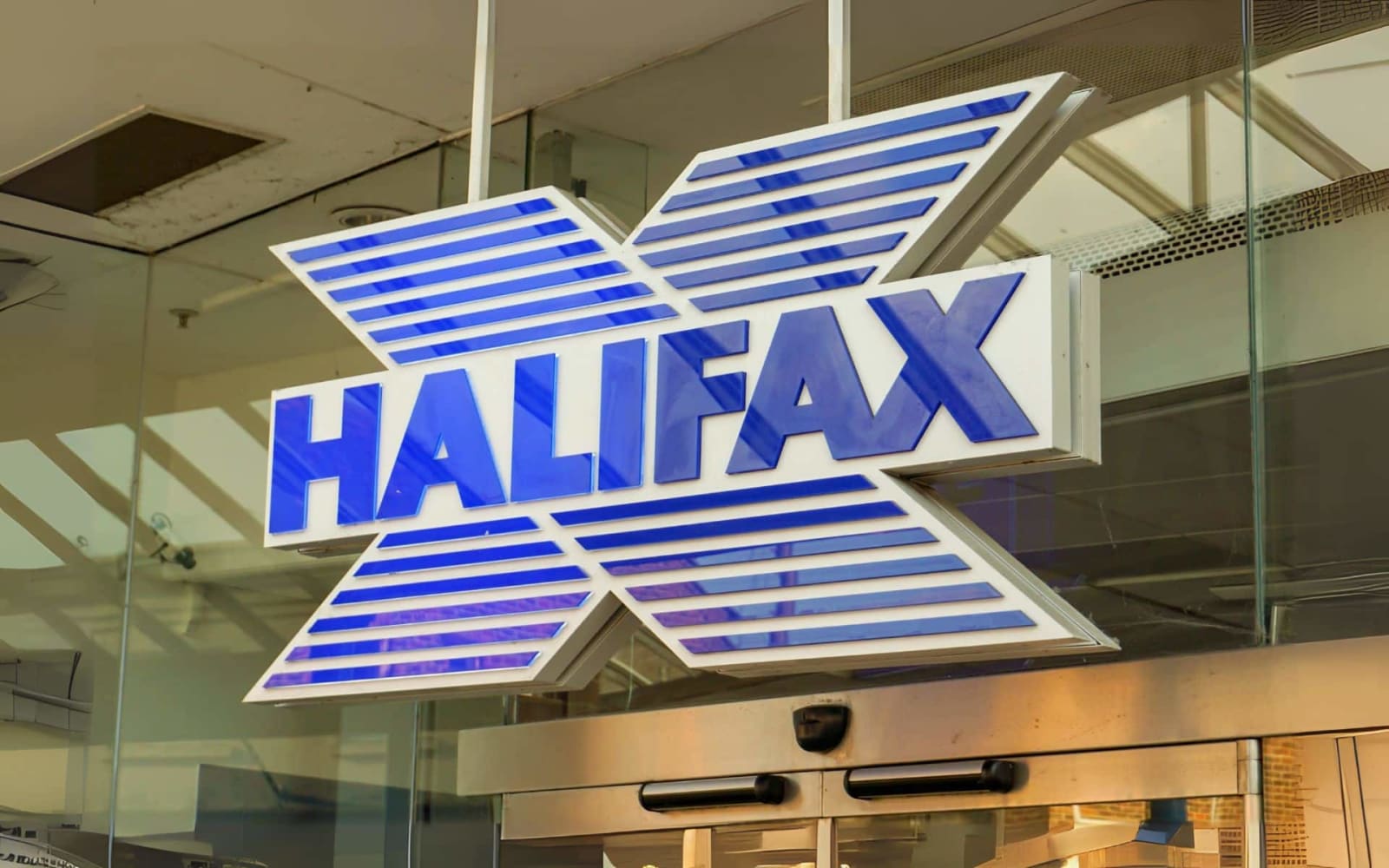 Halifax Bank Warns Customers Over Cash Withdrawal Limits