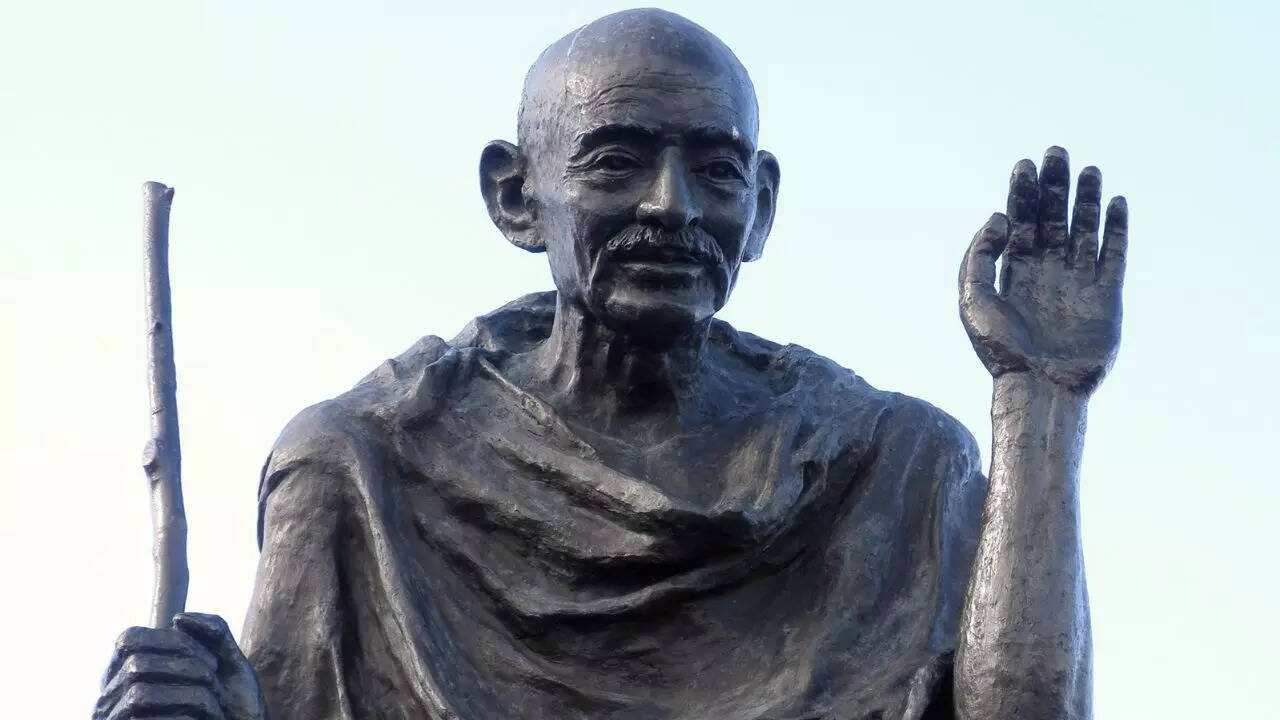 20 famous quotes by Mahatma Gandhi on hard work and success