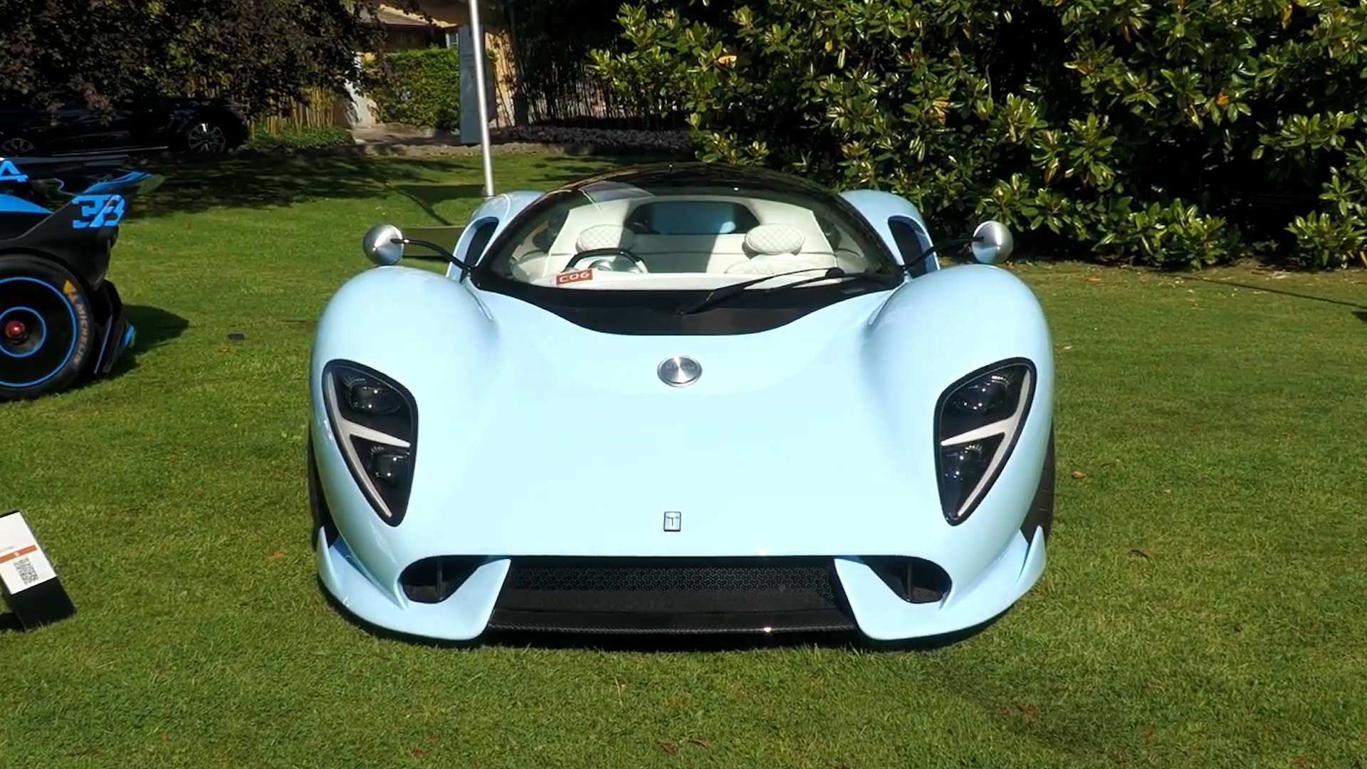 De Tomaso P72 driving at Villa d’Este