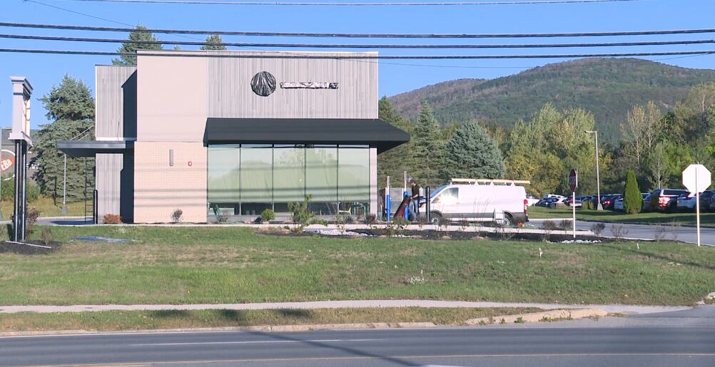 Newly opened Starbucks in Rutland Town appears to close its doors