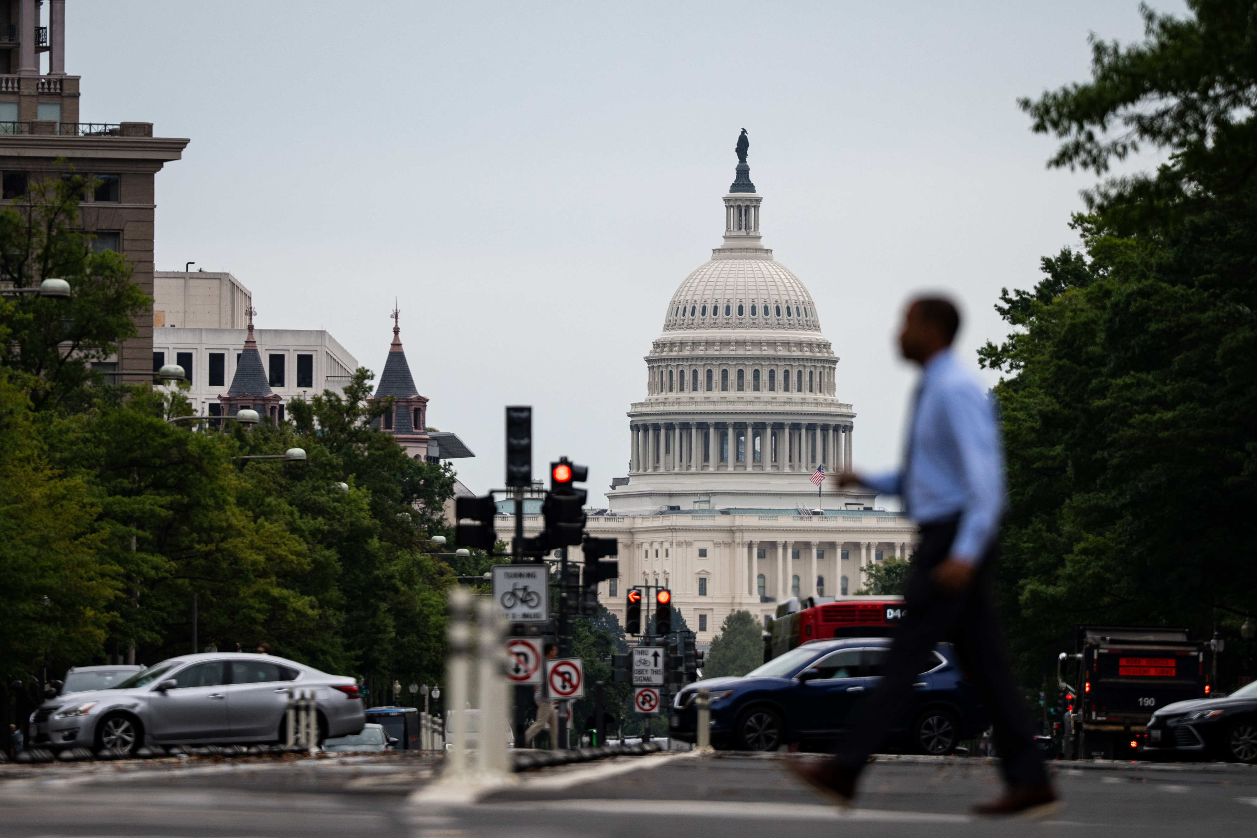 Live updates: Government shuts down with thousands of DC-area workers ...