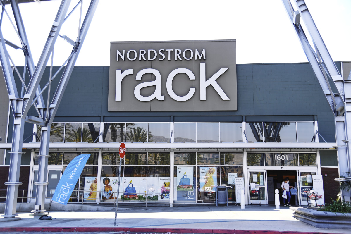 Johnston & Murphy's Slim Leather Backpack Is Now Over 60% Off at ...