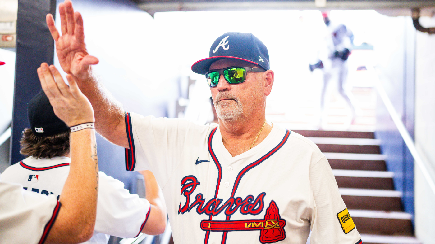 Braves' Brian Snitker steps down as manager: Veteran skipper won 2021 ...