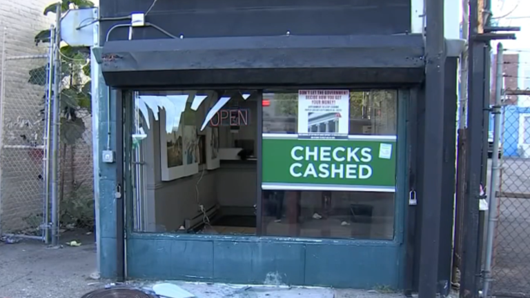 4 cops hurt in Hunting Park while arresting man suspected of cashing ...
