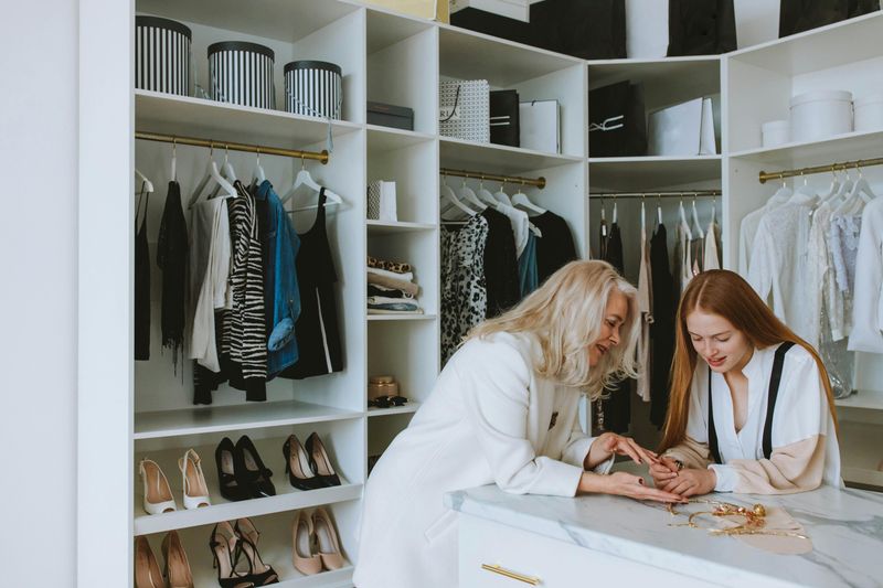 12 Style Habits Elegant Women Live By Without Thinking Twice