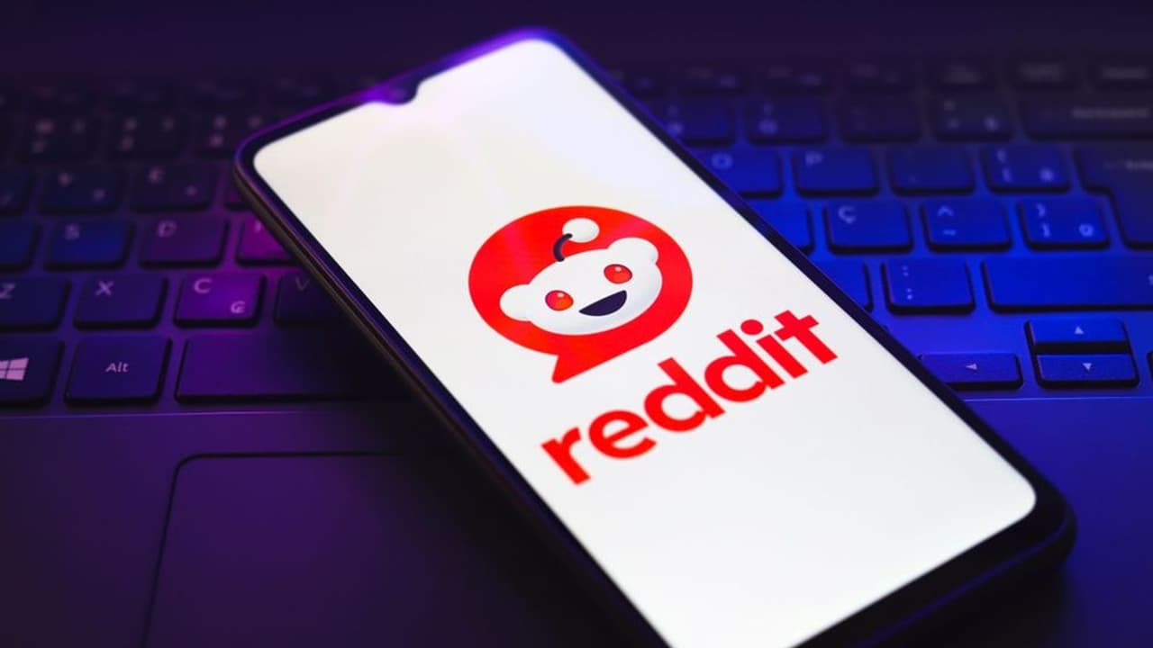 Reddit Stock Tumbled 9% Today – More Details Inside