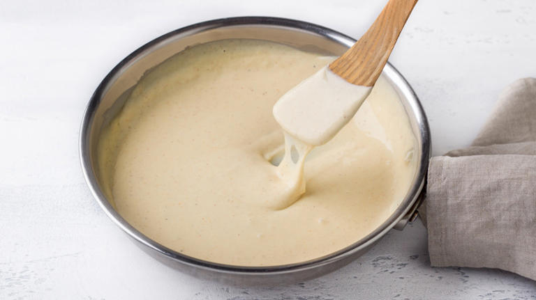 Rachael Ray's Secret To Creamy And Smooth Mac And Cheese