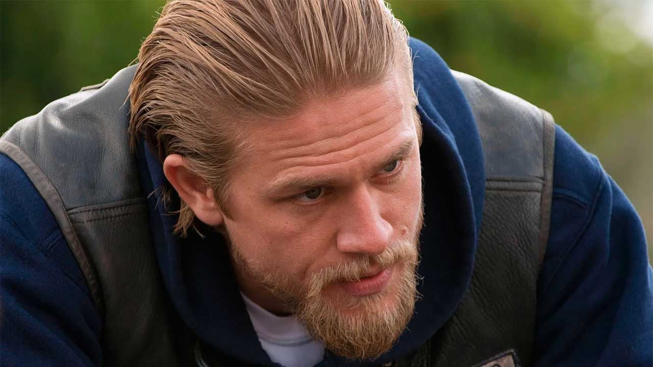 Charlie Hunnam regresa a la actuación después de dos años de sequía ...
