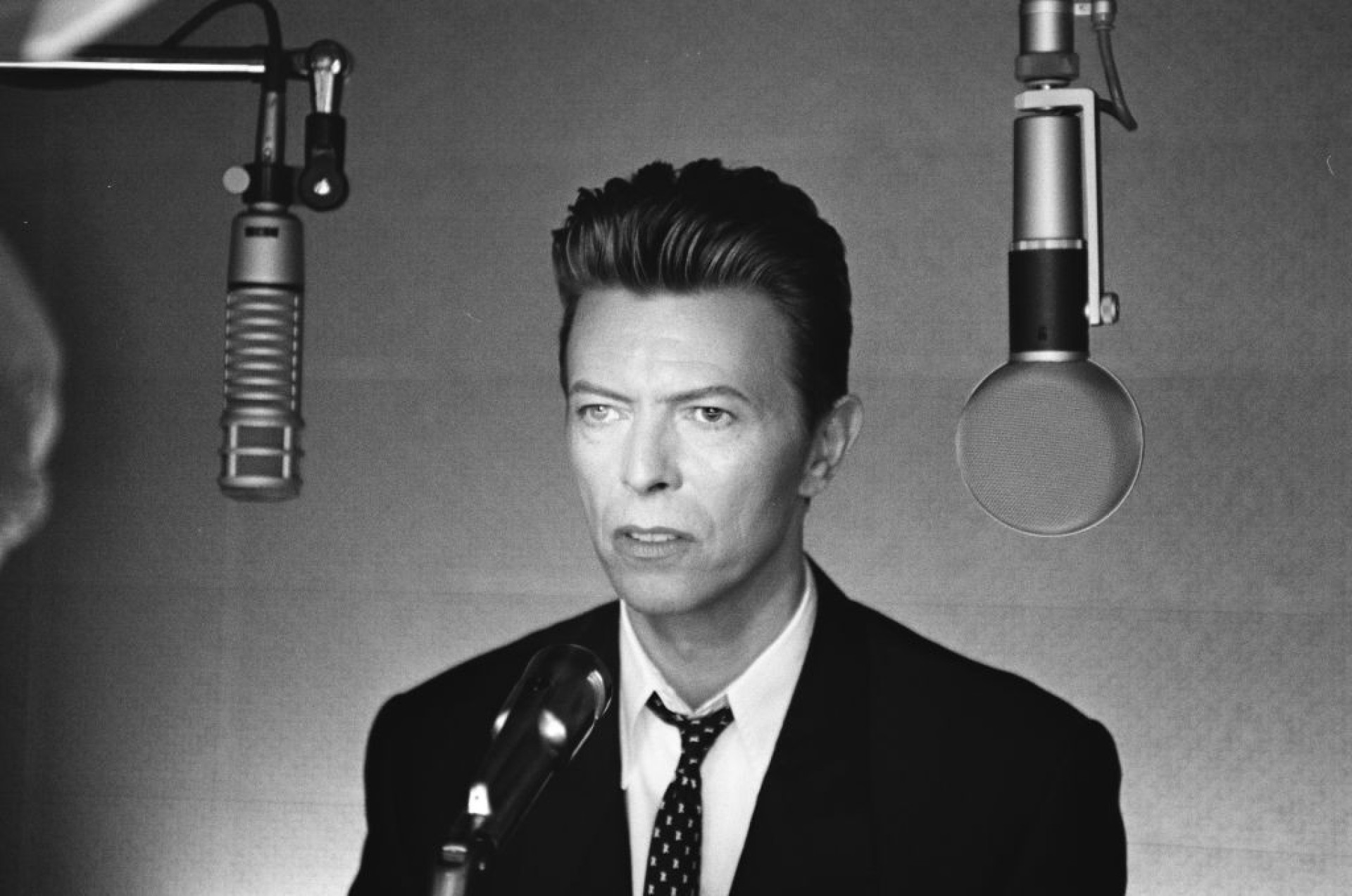 Famous musicians who can play multiple instruments