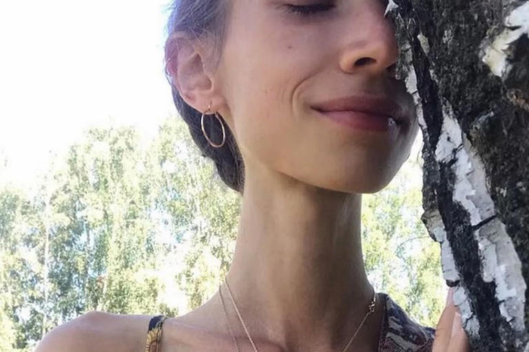 Woman, 27, starves to death in Bali hotel room after weighing 3.5 stone on 'fruitarian' diet