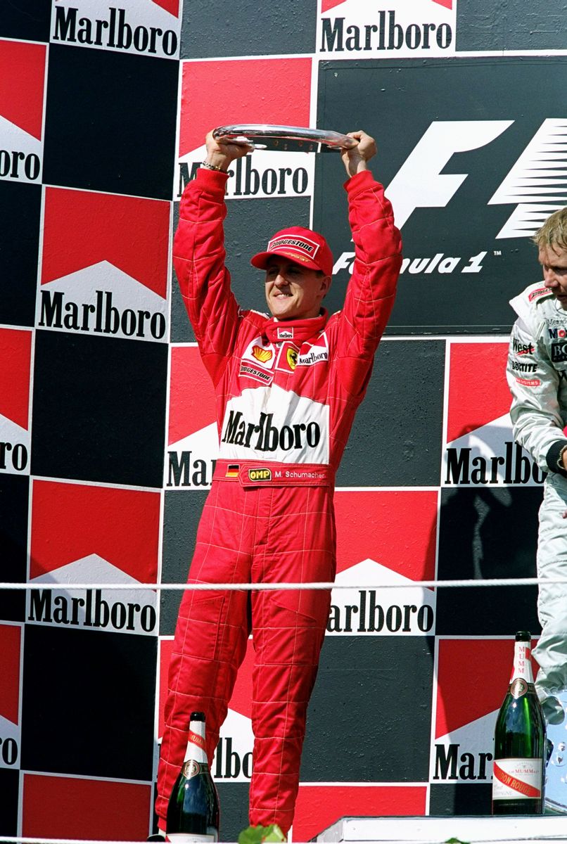 Michael Schumacher, venduta all'asta la sua tuta Ferrari del 2000: ecco ...