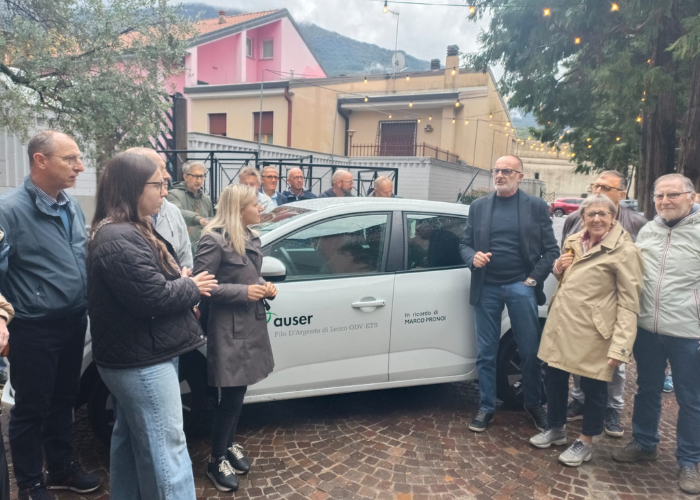Auser Filo d’Argento Lecco. Una nuova auto grazie al dono di Gloria in memoria del marito