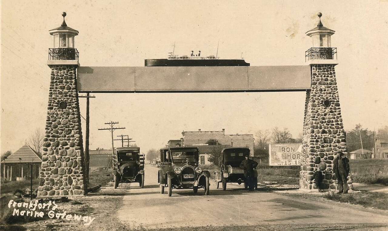 100 years ago: Pillars complete for Frankfort's gateway