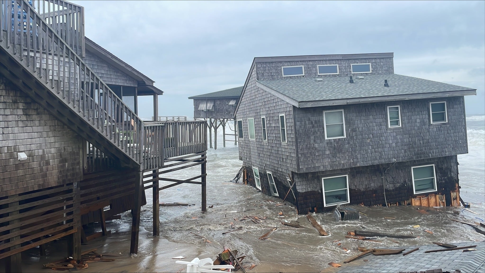 Storm conditions cause collapse of 5 Outer Banks houses