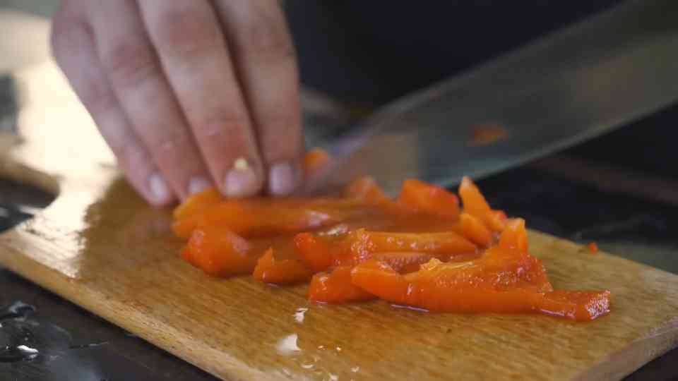 Rolled 4 kg veal flambé on a spit.