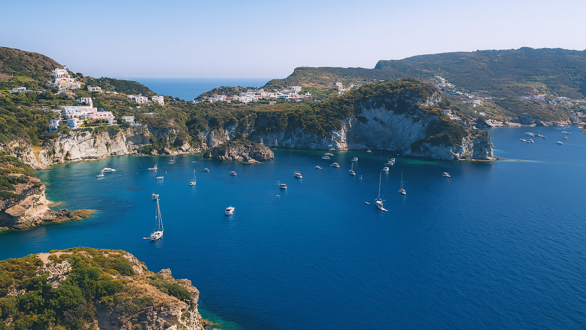 Isla de Ponza, Italia – Paraíso Mediterráneo con aguas cristalinas en 4K