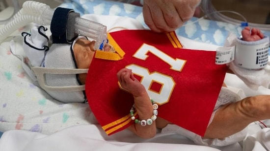 Taylor Swift’s album release celebrated with adorable NICU baby photo ...