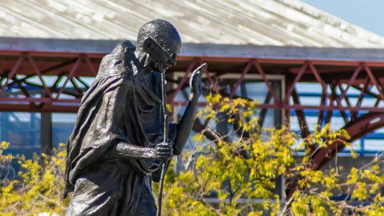 20 famous quotes by Mahatma Gandhi on hard work and success