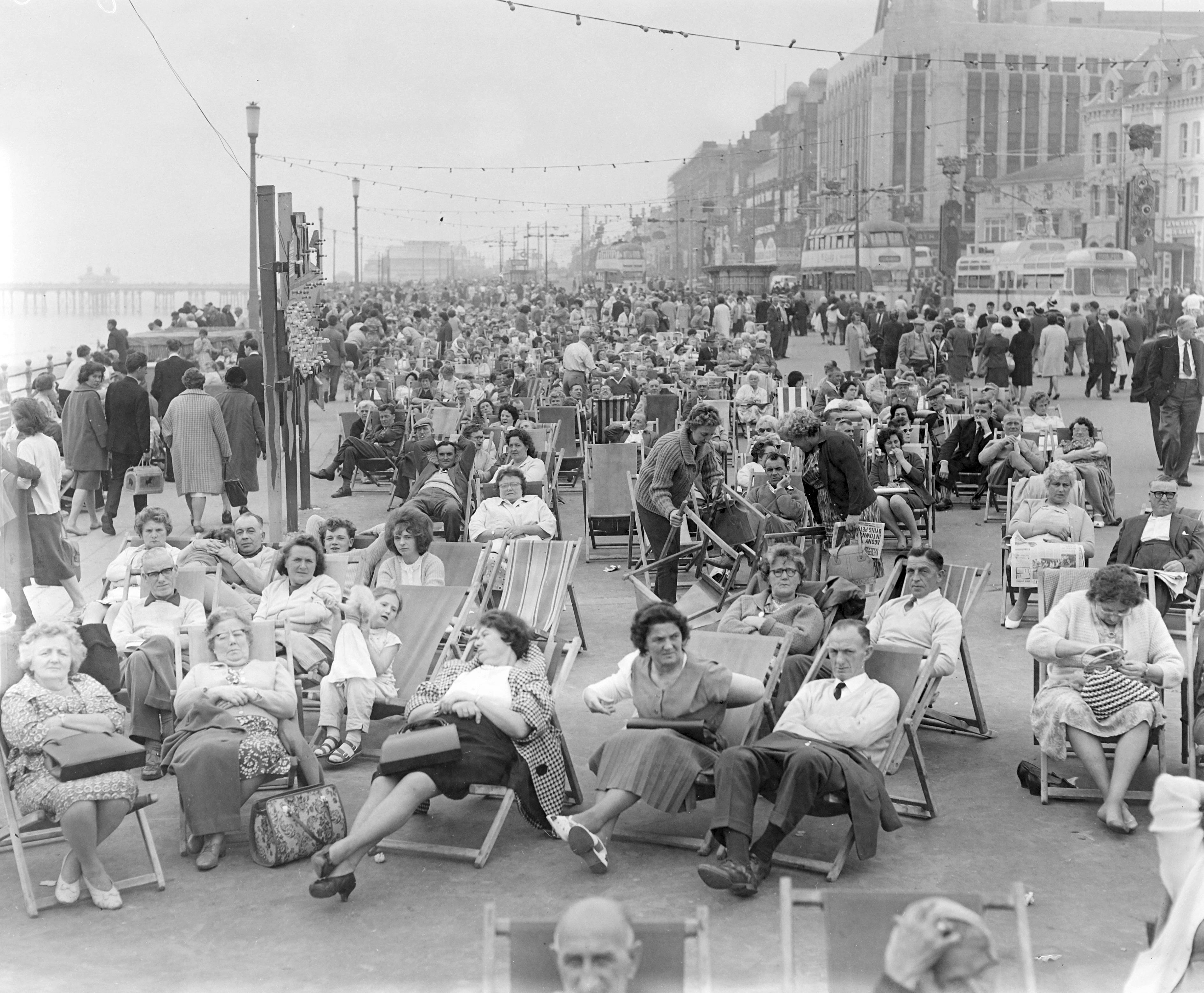 16 unforgettable photographs of Blackpool that journey through time to ...