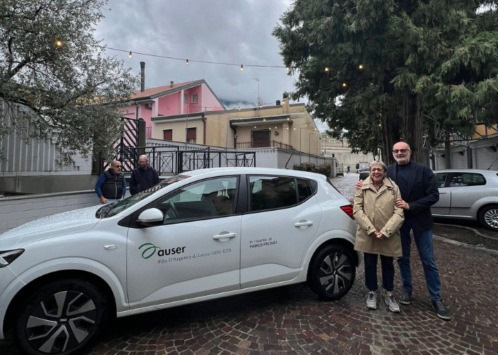 Auser Filo d’Argento Lecco. Una nuova auto grazie al dono di Gloria in memoria del marito