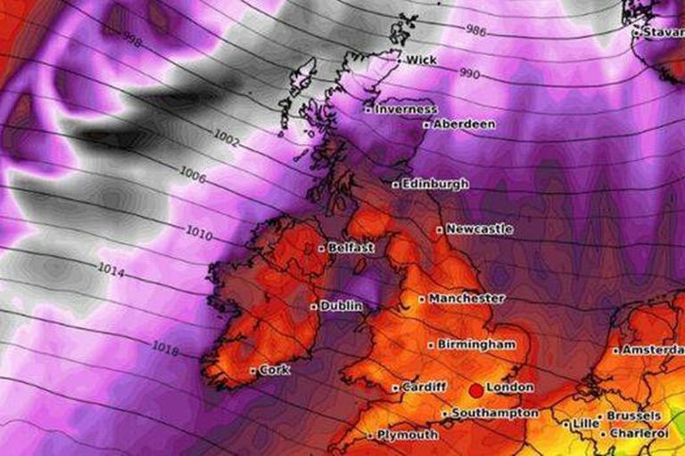 Storm Amy turns UK weather maps violent red with 100mph winds - all ...