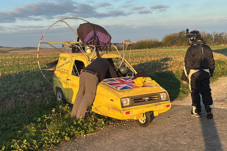 Only Fools and Horses star Del Boy's Reliant Robin soars across the ...