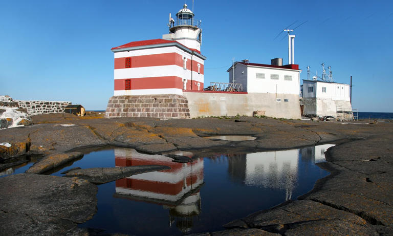 This is the world's smallest 'divided island' - and how a lighthouse ...