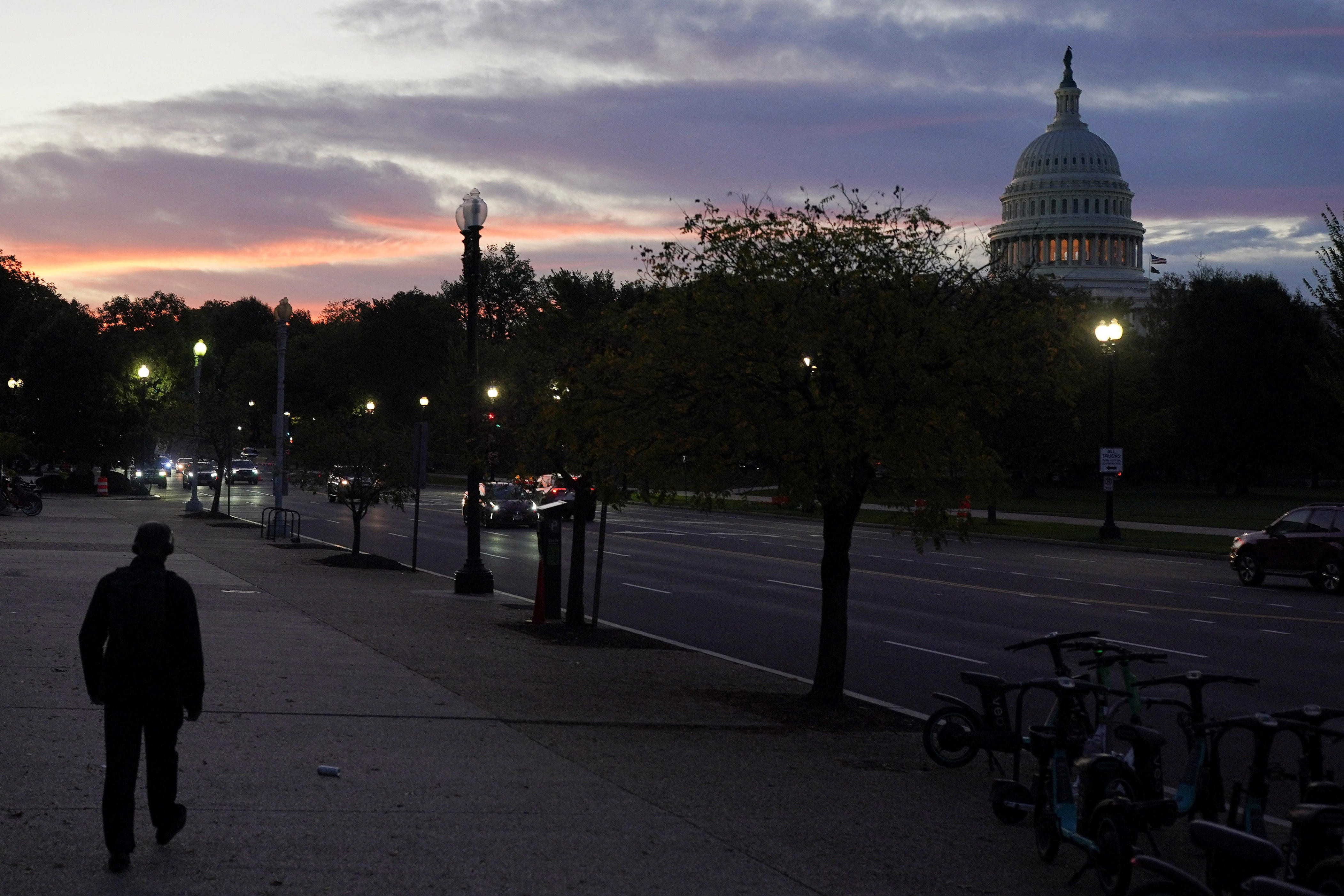 Are Georgia banks open during government shutdown? Are ATMs available?