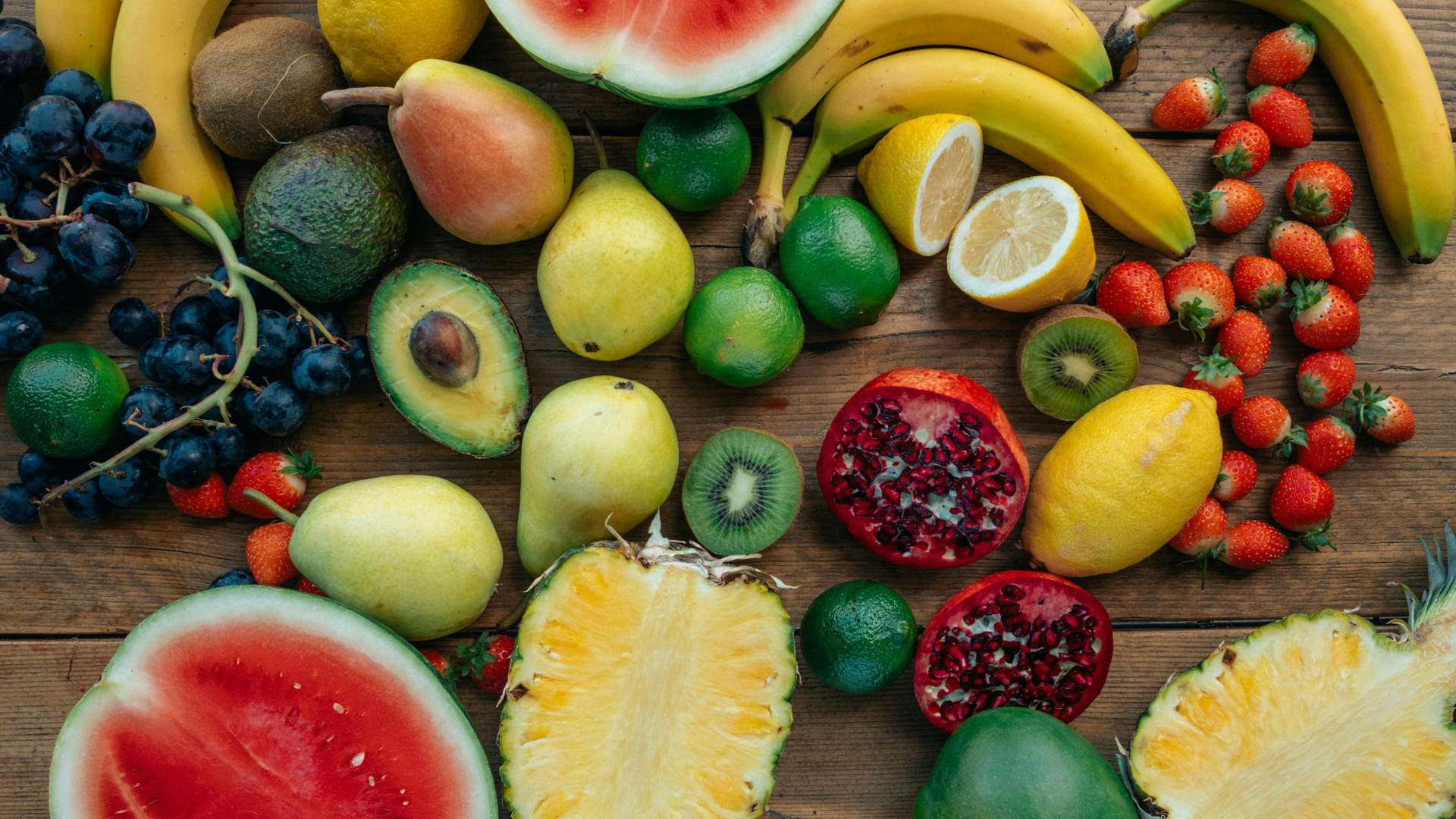 10 Fruits That Aren’t Actually That Good for You & 10 That Are