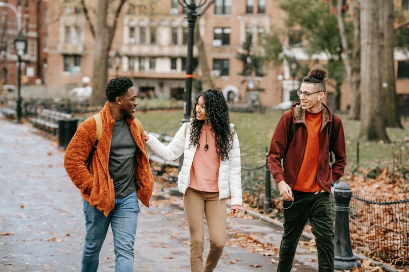 How to Spot a Fake Friend: 10 Warning Signs You Can't Ignore