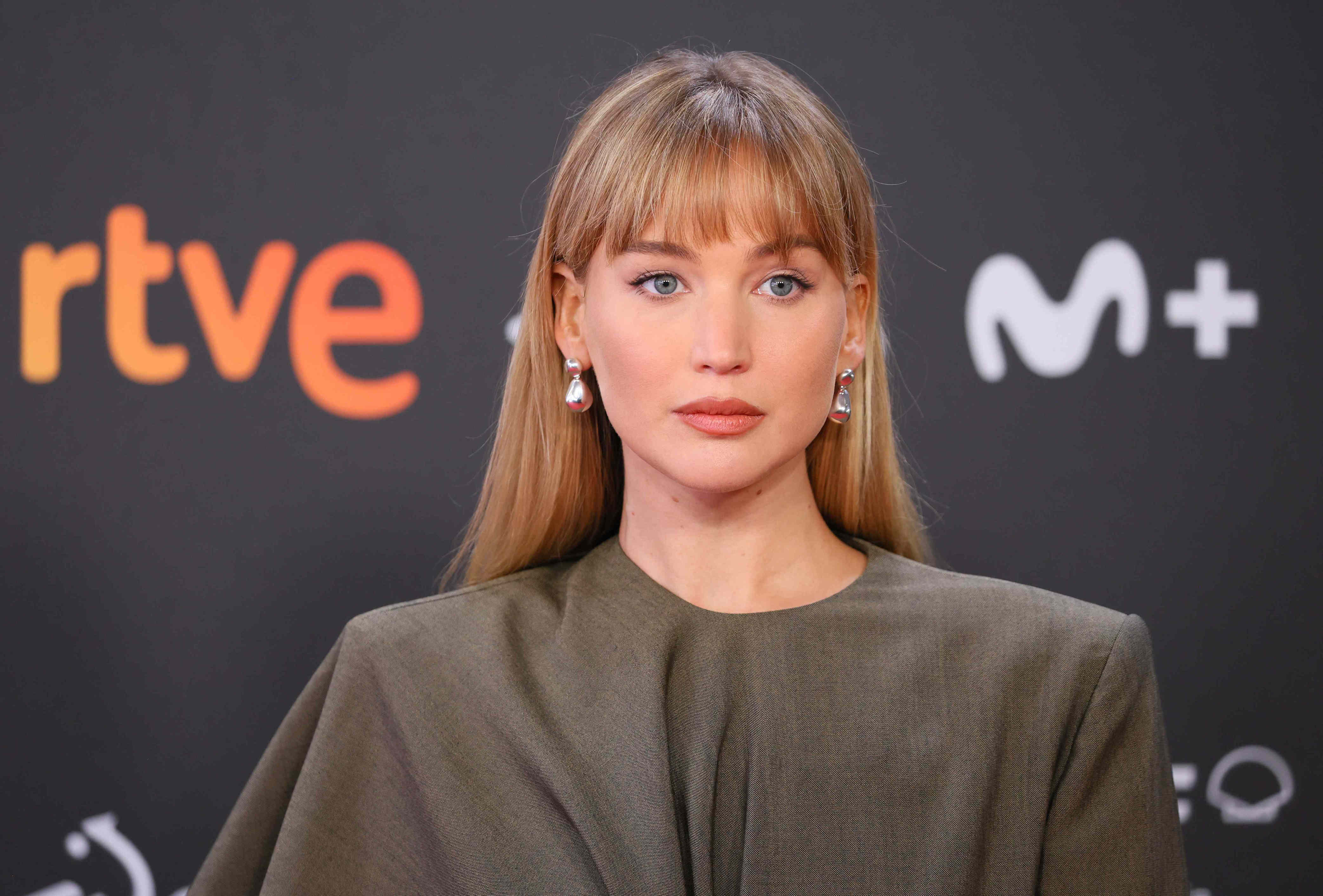 Jennifer Lawrence Embraces a Polarizing Y2K Styling Hack With Gen Z ...