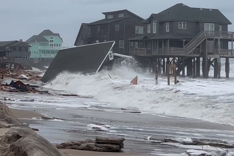 7th house collapses in Outer Banks due to coastal flooding from ...