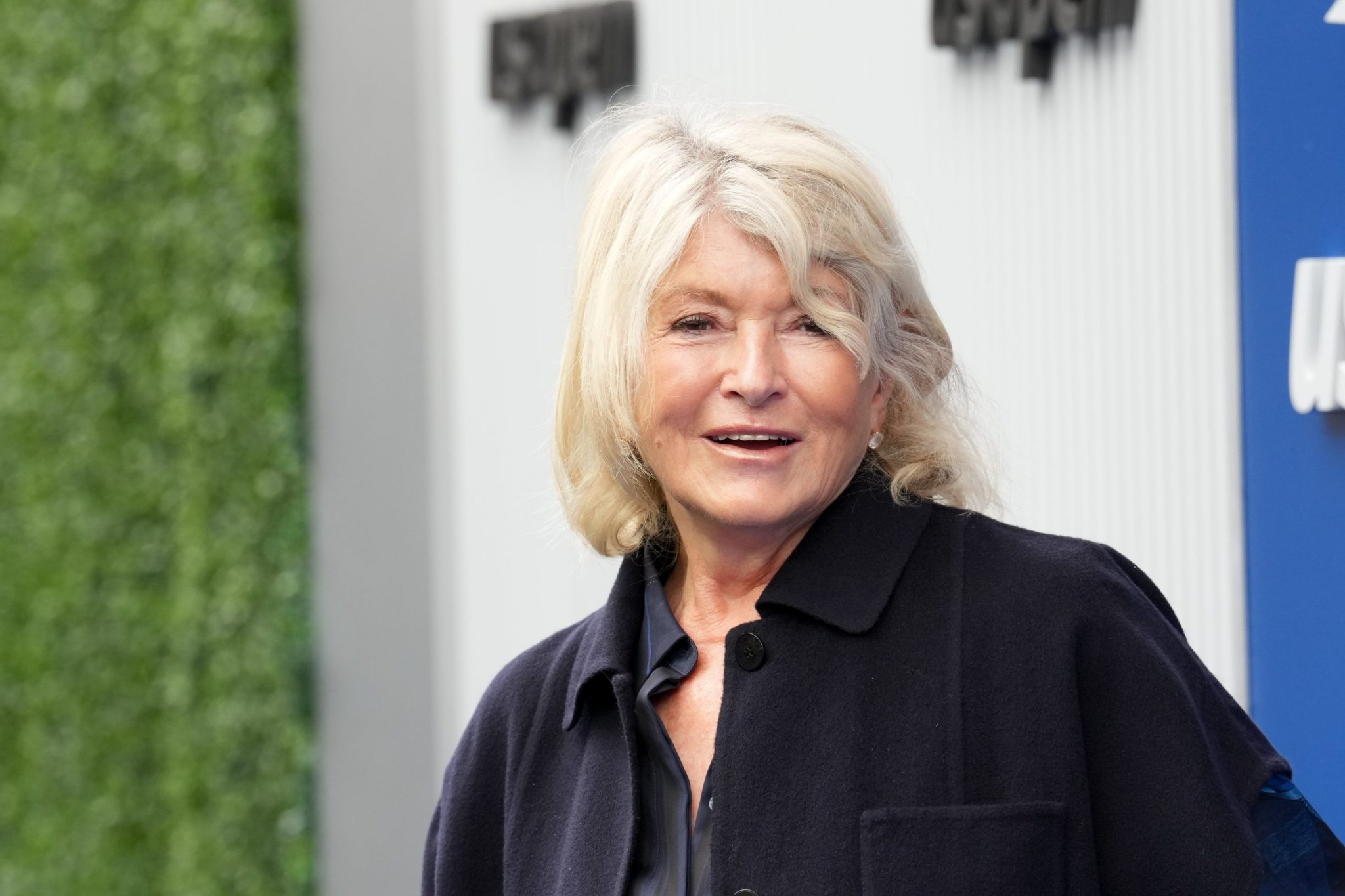 Martha Stewart wakes up at 4 a.m., packs in brain games and pilates—all ...