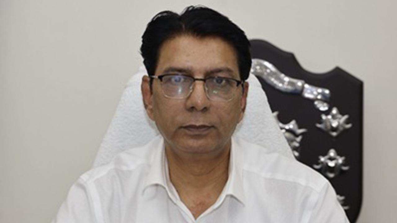 Vijay Kumar takes over as GM of Central Railway