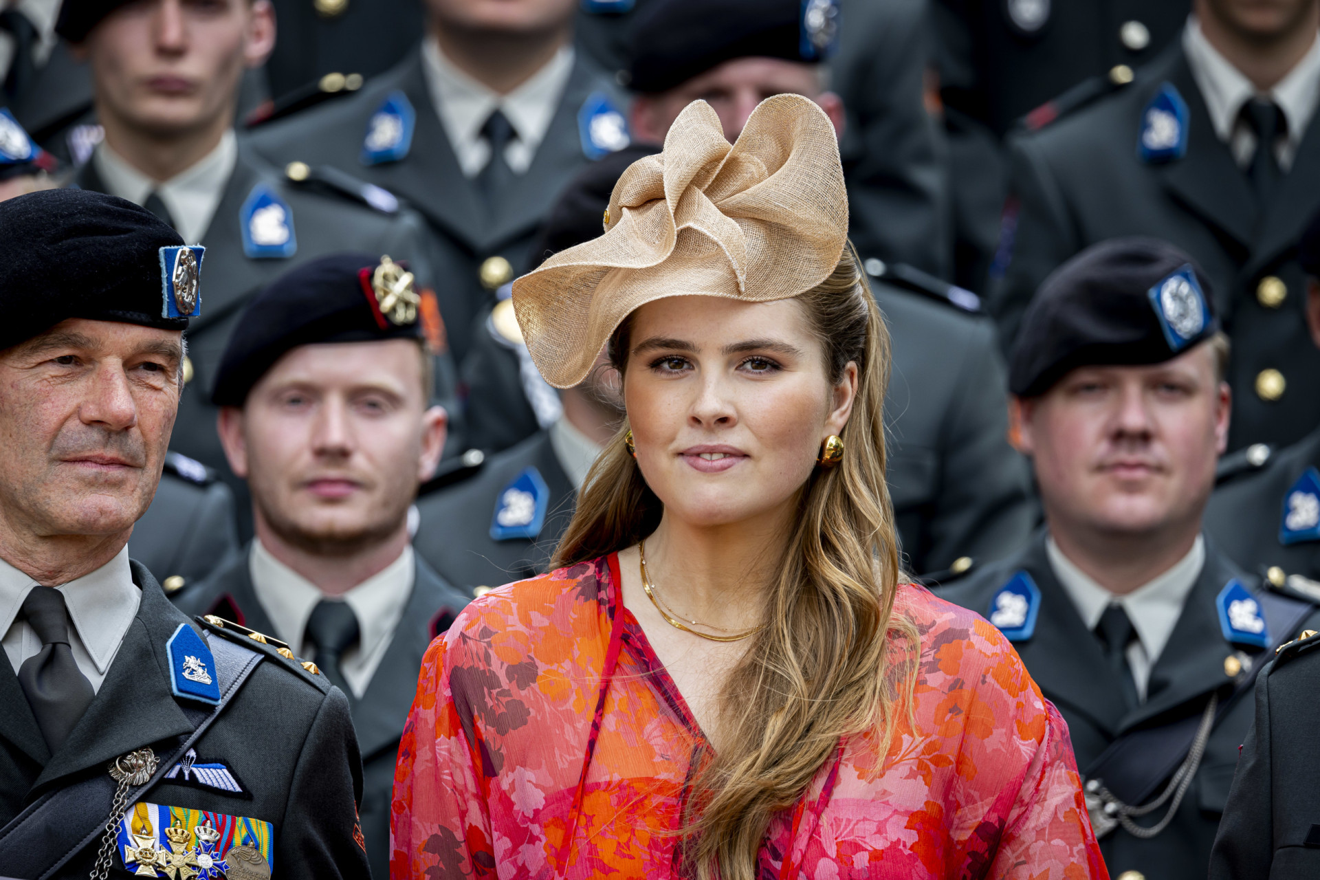 Prinses Amalia begint aan een tweejarige militaire werkstage naast haar ...