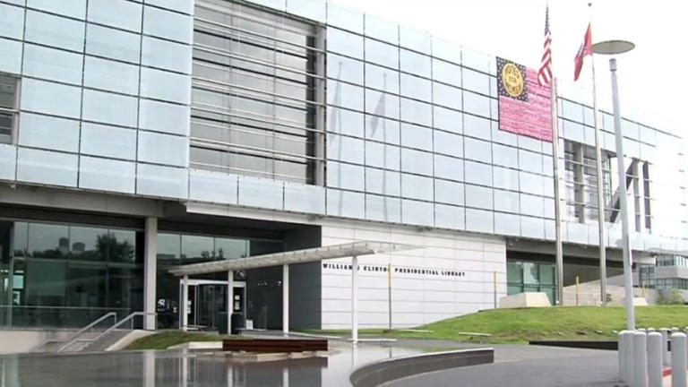 Clinton Presidential Center continues programs during shutdown; library ...