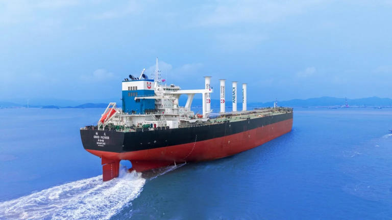 Giant 114-foot wind sails to propel 325,000-deadweight-ton bulk cargo ...