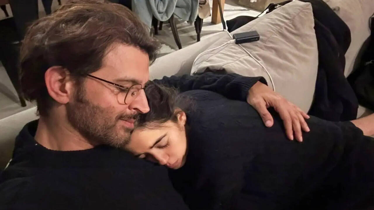 Hrithik Roshan Celebrates 4 Years Of Togetherness With Saba Azad: Like ...