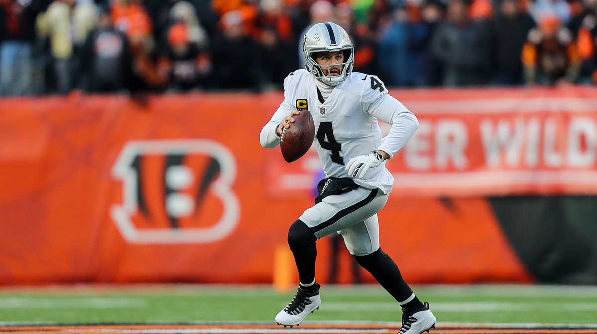 Bengals insider suggests calling Derek Carr with Jake Browning flailing