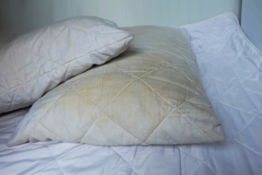 How Dirty Pillows Damage Your Skin