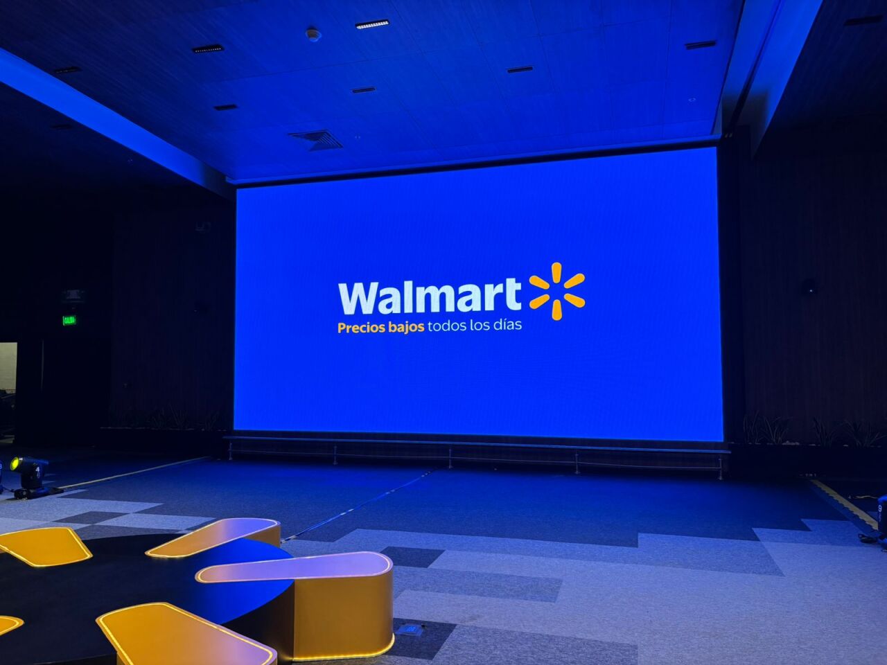 Walmart presenta nueva identidad de marca en México