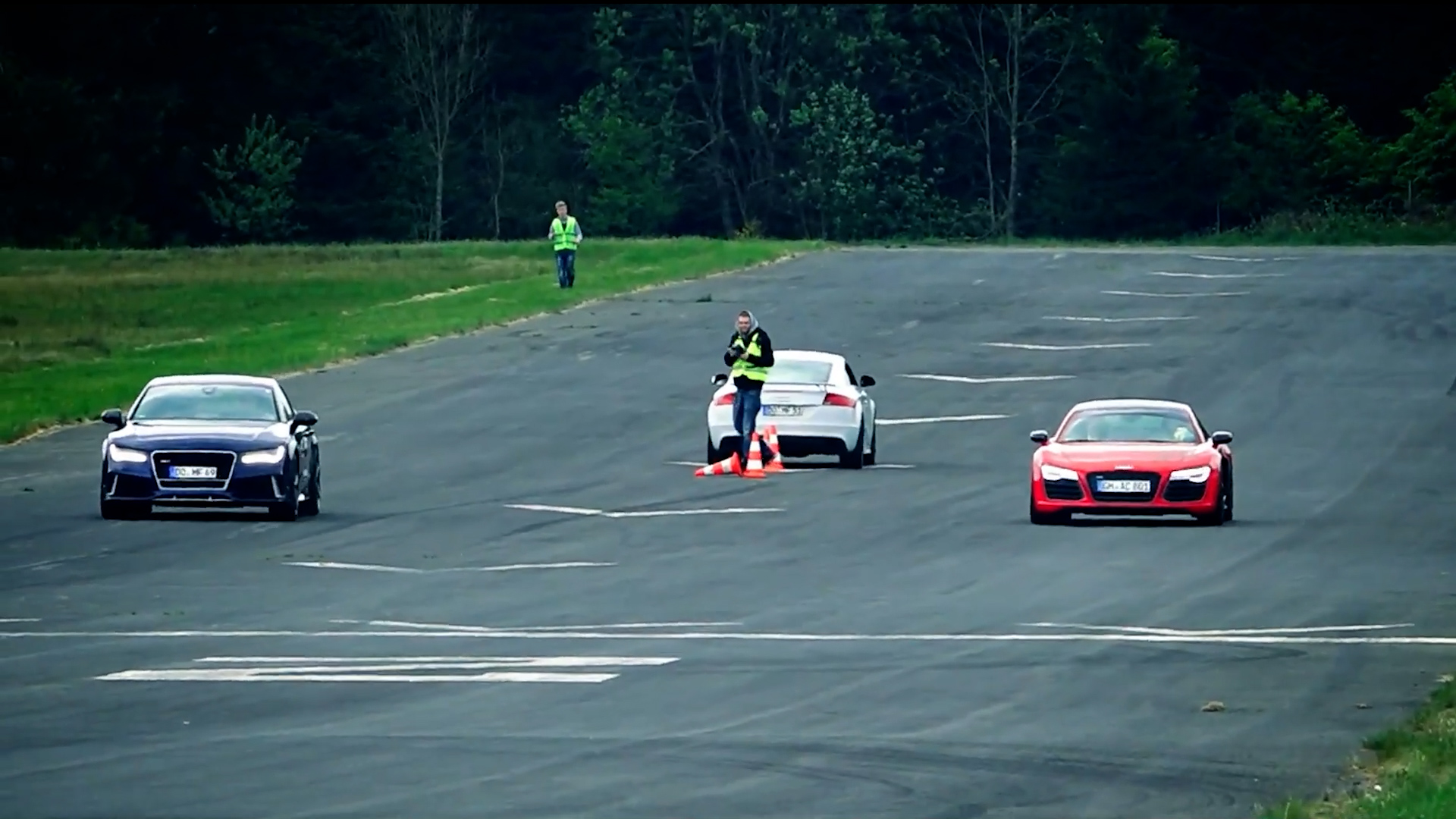 Audi RS7 vs R8 V10 Plus – Acceleratie en Geluid