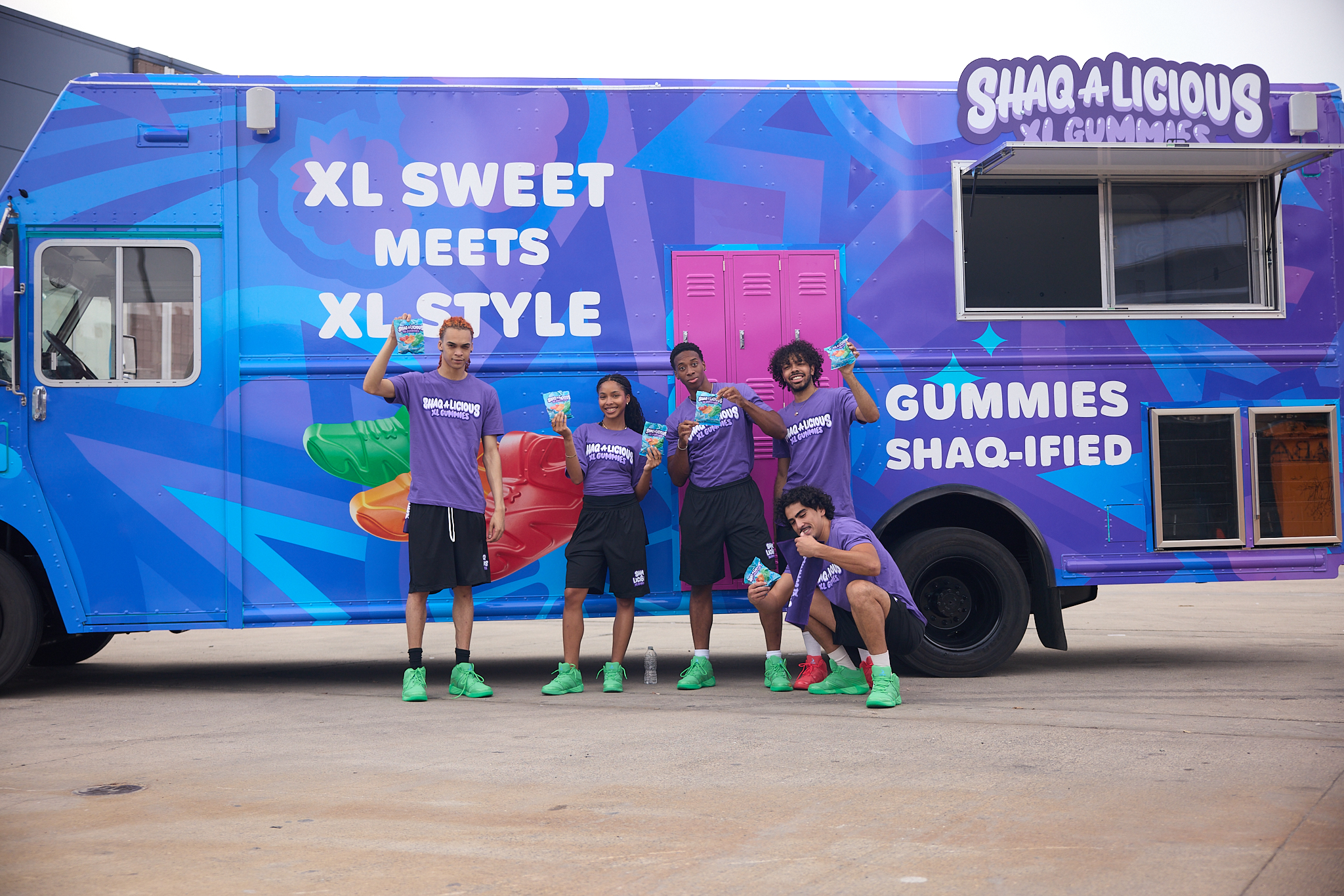 Shaquille O’Neal surprises fans with exclusive sneakers, taking to NYC ...