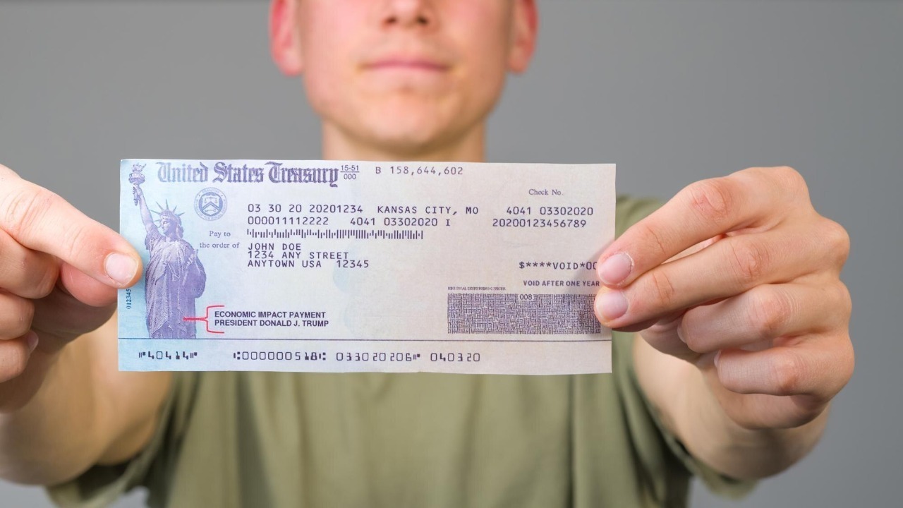 Will October bring a stimulus check? Refund tracker update