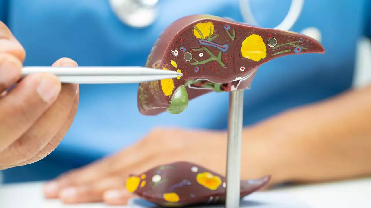 From dark neck to clubbed fingers: 5 signs of liver damage that look ...