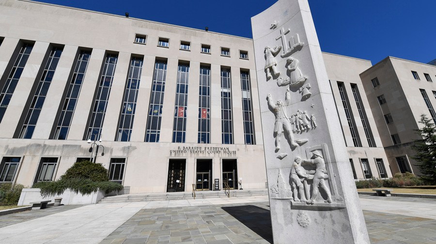 Judge says NPS can’t revoke DC protest permit over '86 47' flag